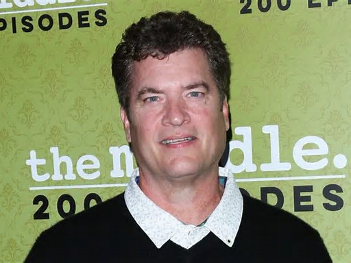 Pat Finn, quien apareció en 'The Middle', 'Friends' y 'Seinfeld', muere ...